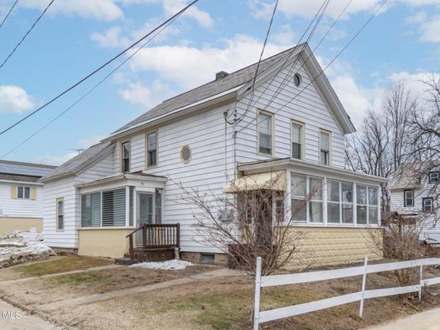 301 Walnut St, Corinth, NY 12822