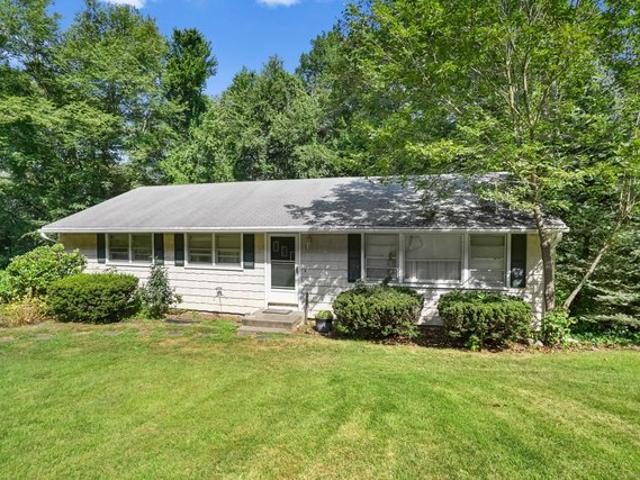 301 Weeping Willow Ln, Fairfield, CT 06825