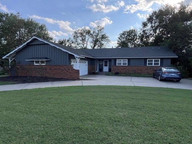 301 Willow Rd, Hillsboro, KS 67063