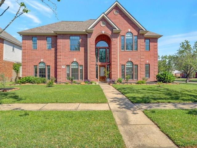 301 Winding Oak Ln S, League City, TX 77573