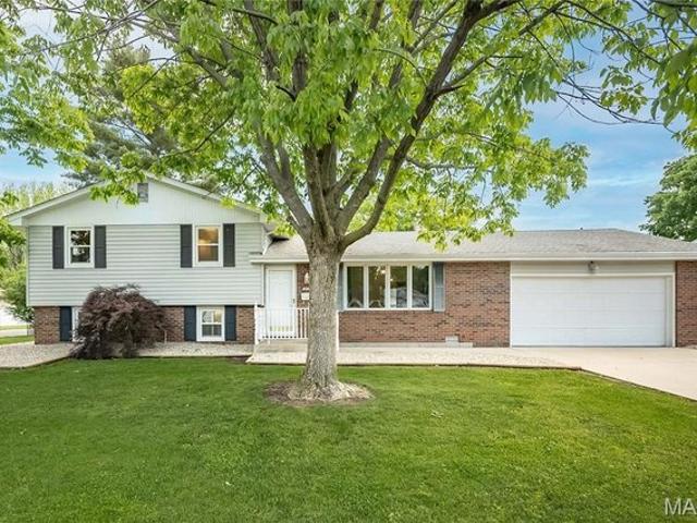 301 Wyoming St, Bethalto, IL 62010