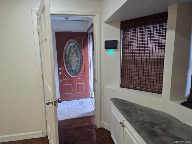 301 Wyona Apt 1
