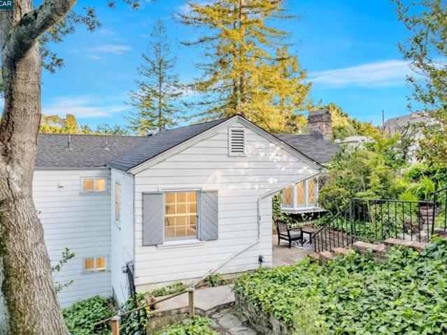 301 Taurus Ave, Oakland, CA 94611