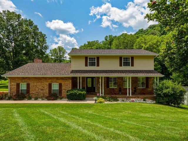 301 Teays Meadows Rd, Scott Depot, WV 25560
