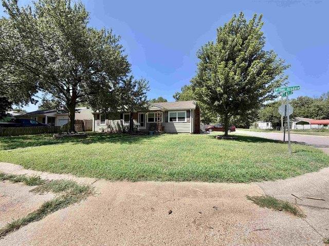 301 Van Arsdale Ave, Haysville, KS 67060