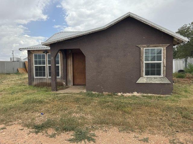 301 Yoakum Ave, Wellman, TX 79378
