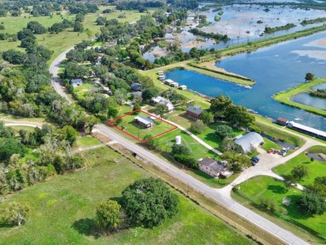 302444 Plantation, Damon, TX 77430