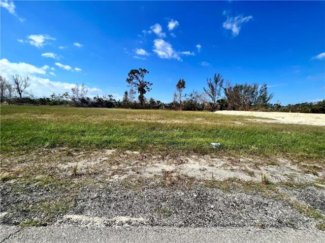 3024 NE 6th Ave, Cape Coral, FL 33909 | MLS #225055 | Compass