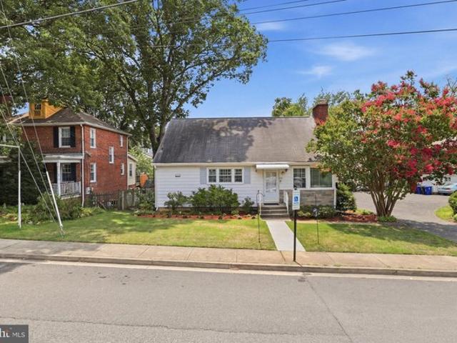 3024 18th St S, Arlington, VA 22204