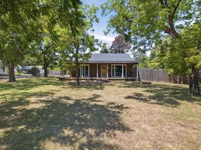 3025 Field St, Haltom City, TX 76117