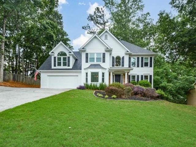 3025 Summer Point Dr, Woodstock, GA 30189