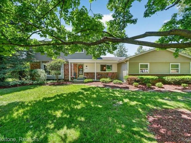 30261 Ardmore Dr, Farmington Hills, MI 48334