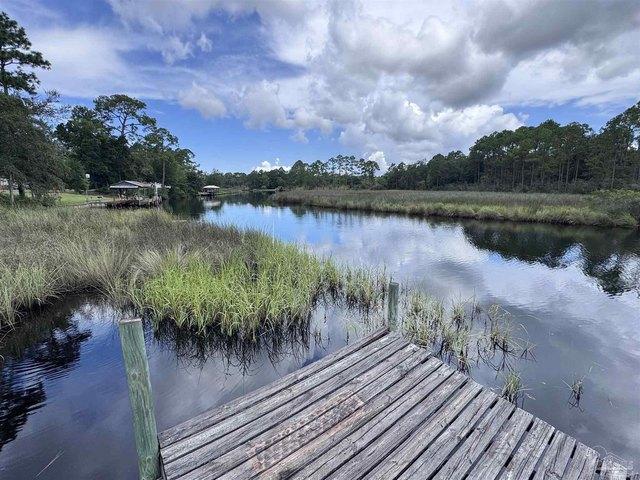 3027 N 24th Ave, Milton, FL 32583