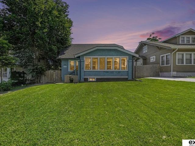 3027 Arcadia Ave, Omaha, NE 68111