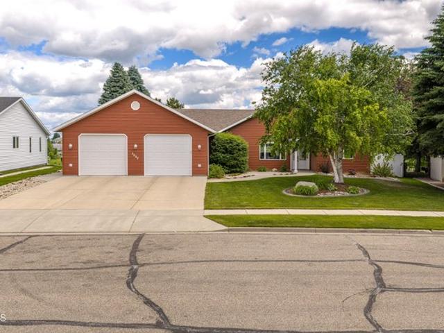 3027 Arizona Dr, Bismarck, ND 58503