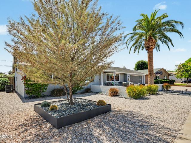 3027 E YUCCA Street