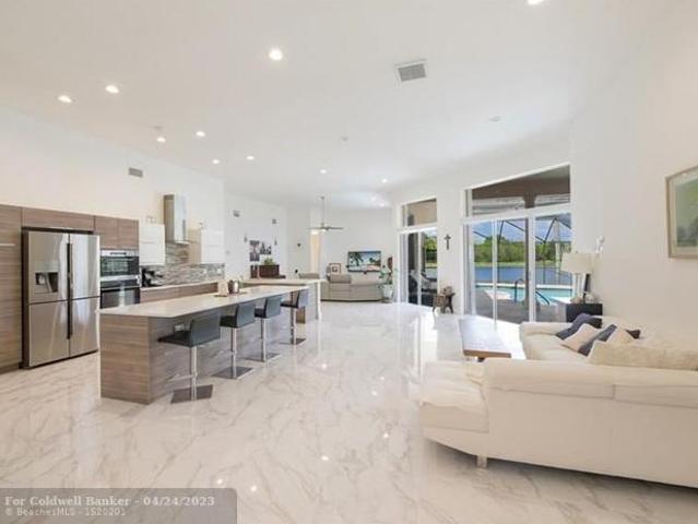 3027 Lakewood Dr, Weston, FL 33332