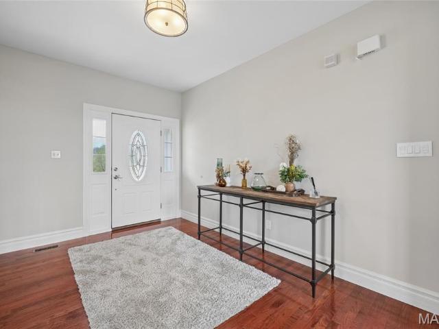 3027 Windsor Point Dr, St. Louis, MO 63129 | MLS #26019