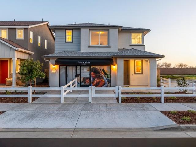 3028 N Hickory Ave, Visalia, CA 93291