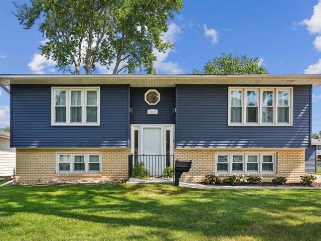 3029 W 9th St, Waterloo, IA 50702