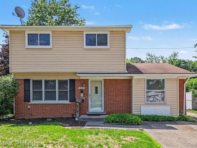 30203 S Stockton Dr, Farmington Hills, MI 48336