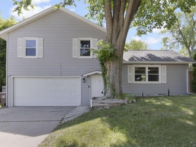 3020 Bavarian Ln, Rockford, IL 61109