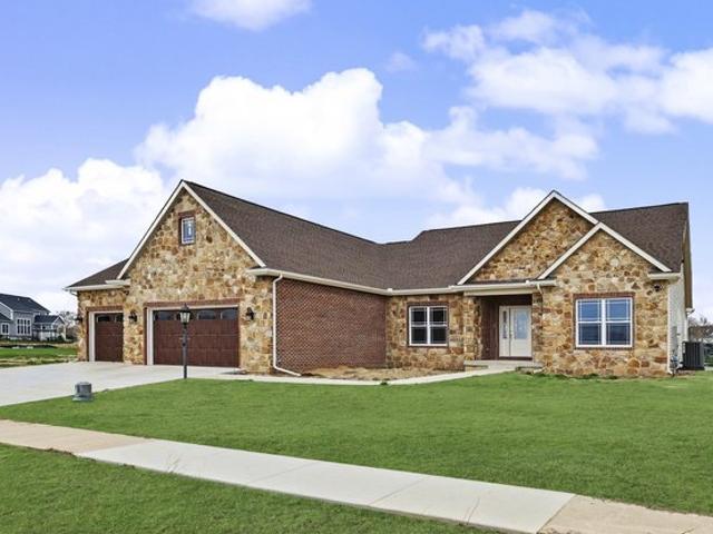 3020 Beringer Cir, Urbana, IL 61802