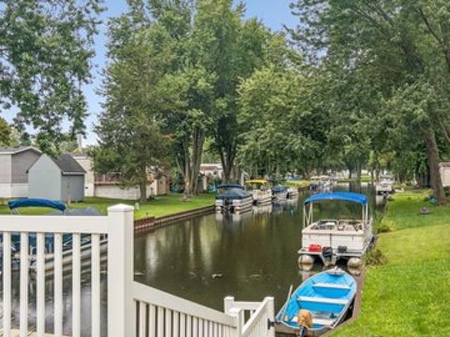 3020 Village Ln Unit 60, Brooklyn, MI 49230