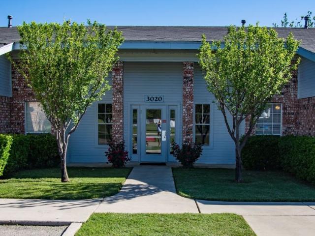 3020 4th St 2 beds, 1 full bath