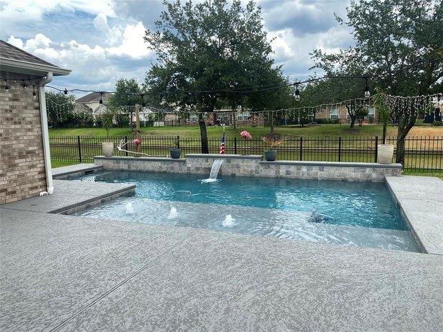 30214 Vinebriar Dr, Spring, TX 77386