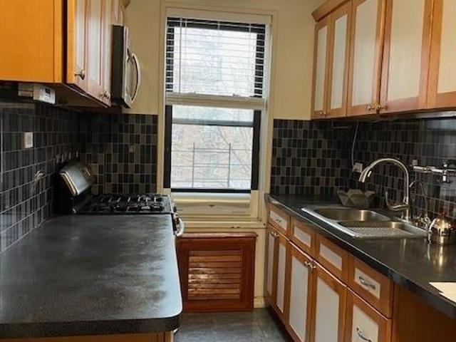 3021 Avenue Z # 2L