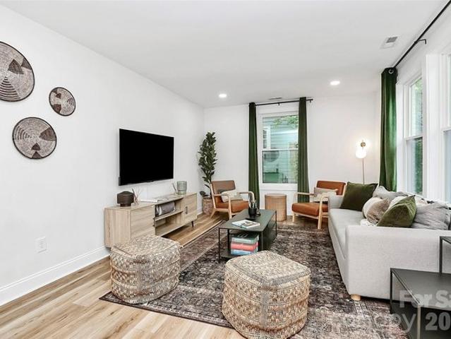 3021 Dogwood Ave, Charlotte, NC 28206