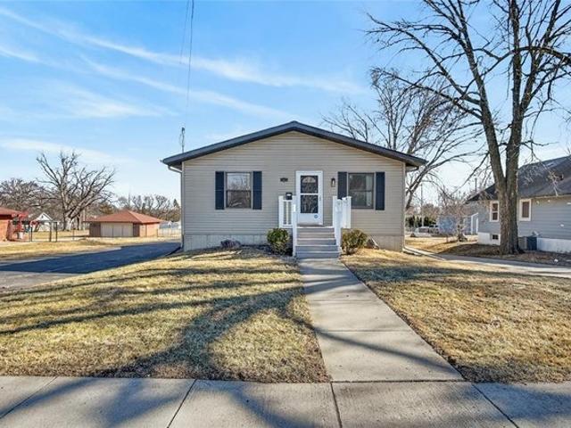 3021 E 29th St, Des Moines, IA 50317