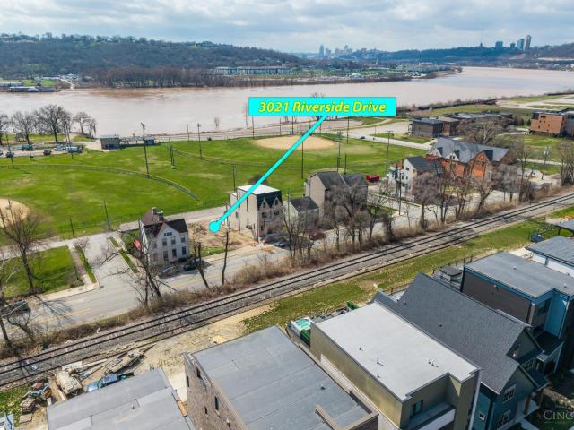 3021 Riverside Drive