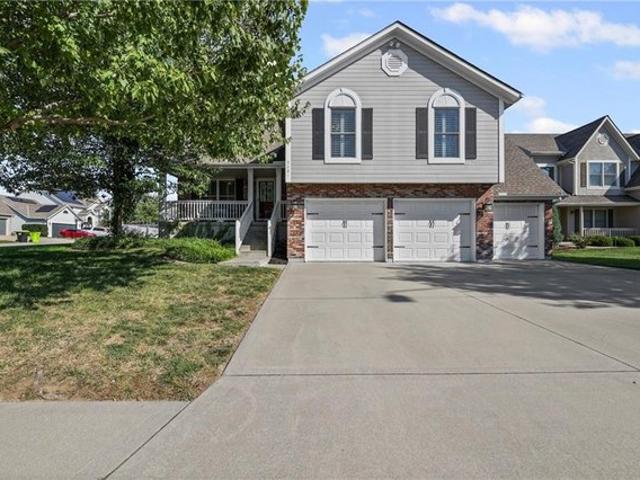 3021 S Argonne Ct, Blue Springs, MO 64015