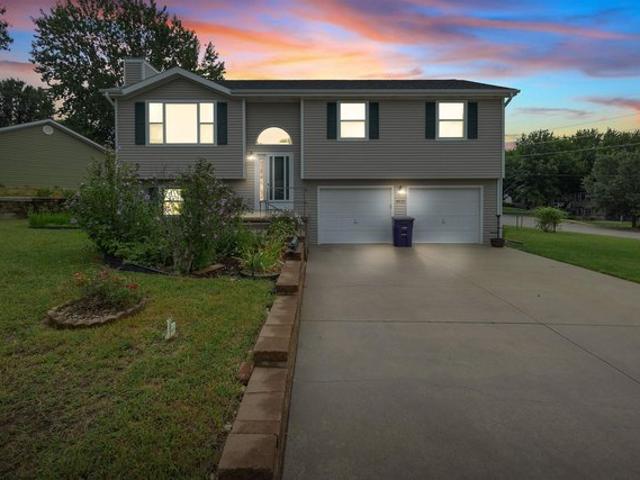 3021 Wilson Dr, Manhattan, KS 66502
