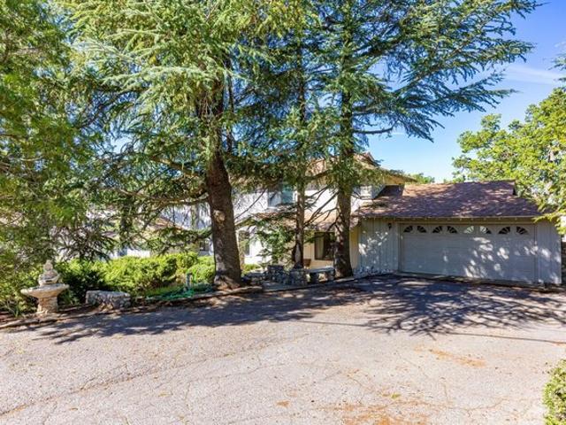 30220 Rollingoak Dr, Tehachapi, CA 93561