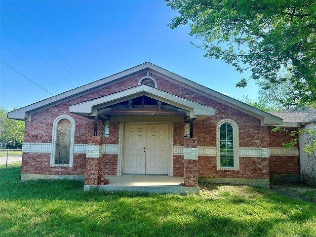 3022 NW 25th St, Fort Worth, TX 76106