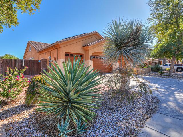 3022 N Summer Lane