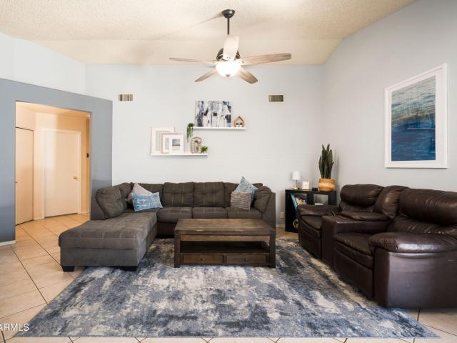 3022 e topeka drive