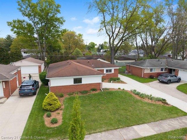 30238 S Stockton Dr, Farmington Hills, MI 48336