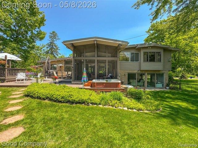 30239 Hickory Ln, Franklin Vlg, MI 48025