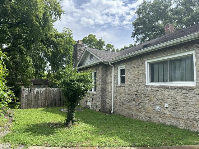 3023 Lyndale Dr