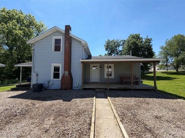 302 3rd Ave SE, Beach City, OH 44608