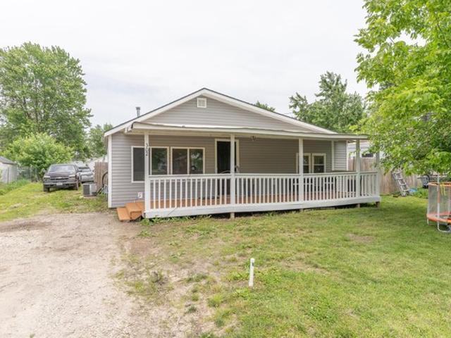302 3rd St, Moberly, MO 65270