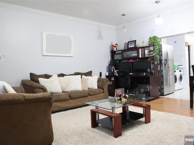 302 10th Street
