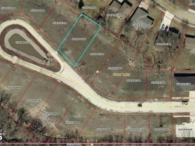 302 27th Pl S, Clear Lake, IA 50428