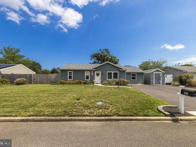302 8th St, Barnegat, NJ 08005