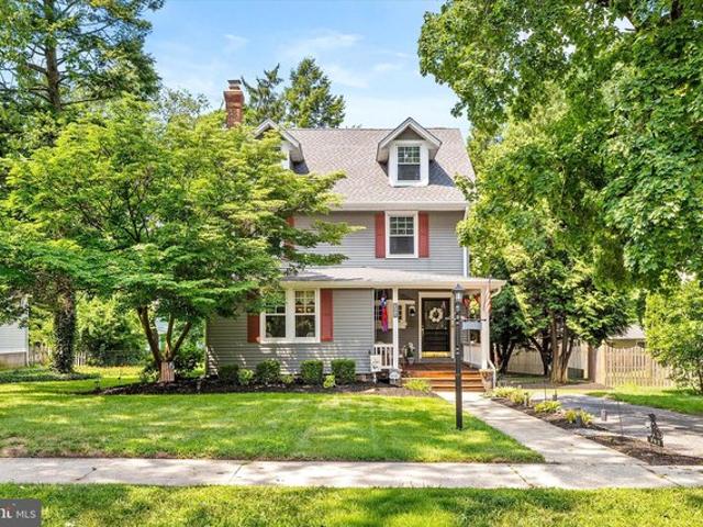 302 8th St, Riverton, NJ 08077