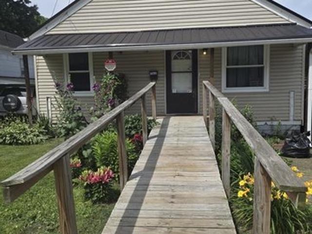 302 9th St W, Huntington, WV 25704